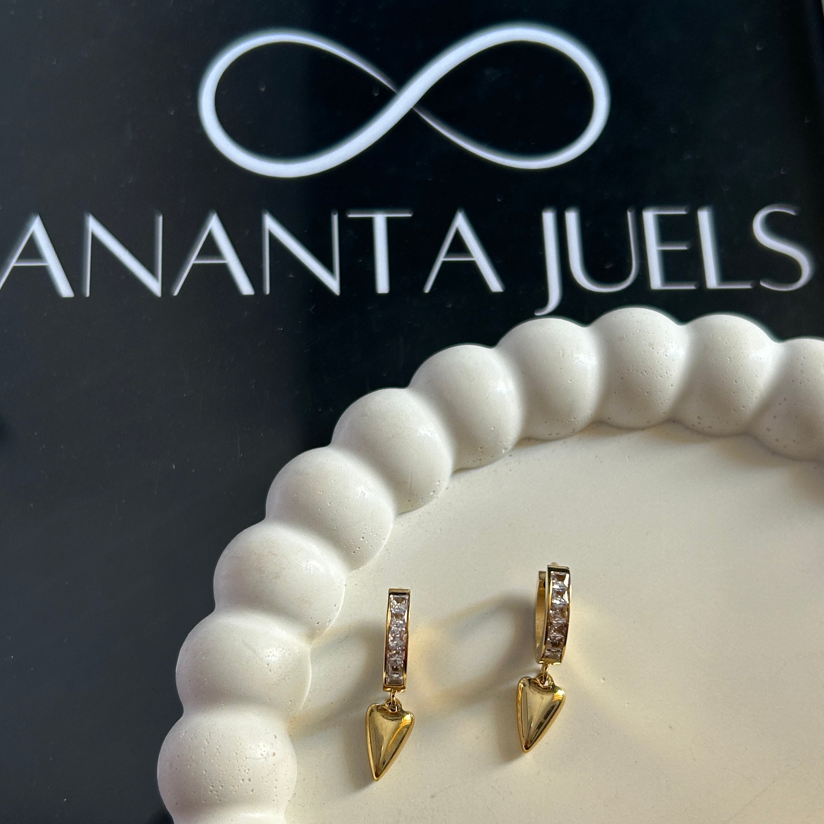 Cora Huggies – ANANTA JUELS